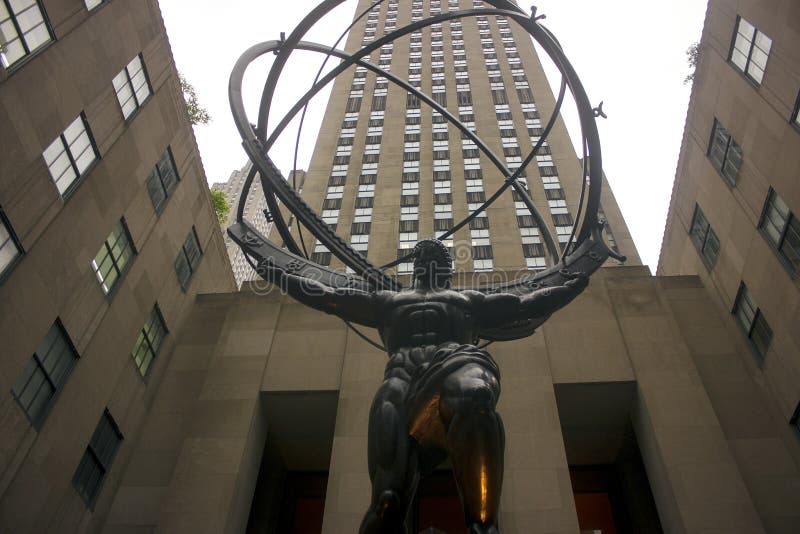 Statue of the Atlas in Front of the Rockefeller Building Editorial ...