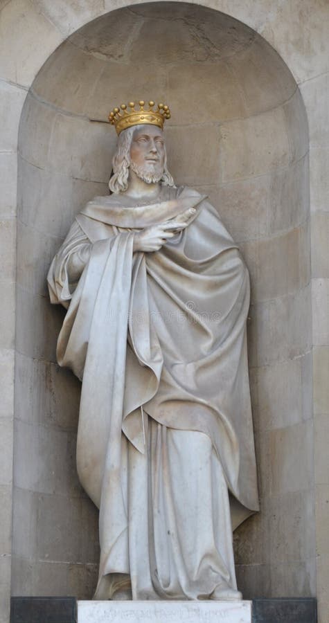 Statue in Barcelona stock image. Image of barcelona, beautiful - 43230507