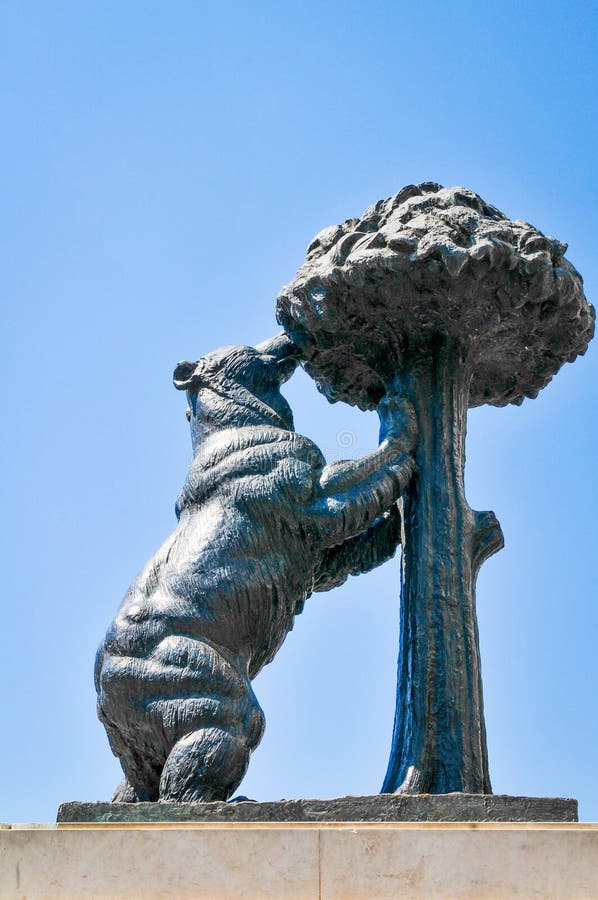 Statue of Bear in Madrid, Spain Editorial Image - Image of architecture ...
