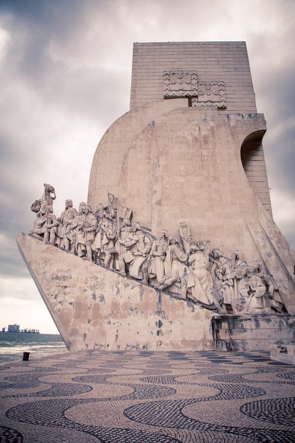 Statue in belem editorial stock photo. Image of travel - 88941503