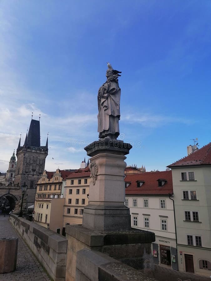 Statue of Charles bridge editorial photo. Image of downtown - 207676371