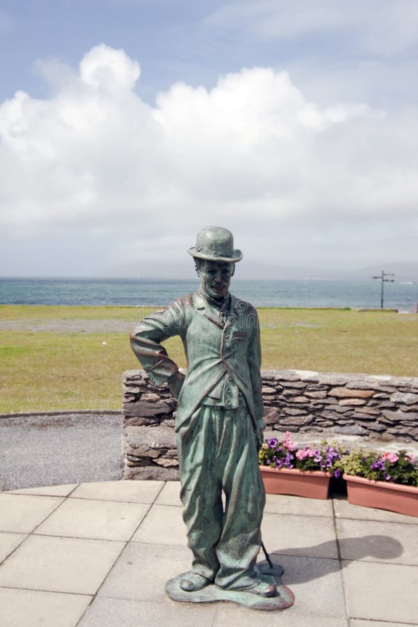 Statue of Charlie Chaplin editorial photography. Image of area - 85834642