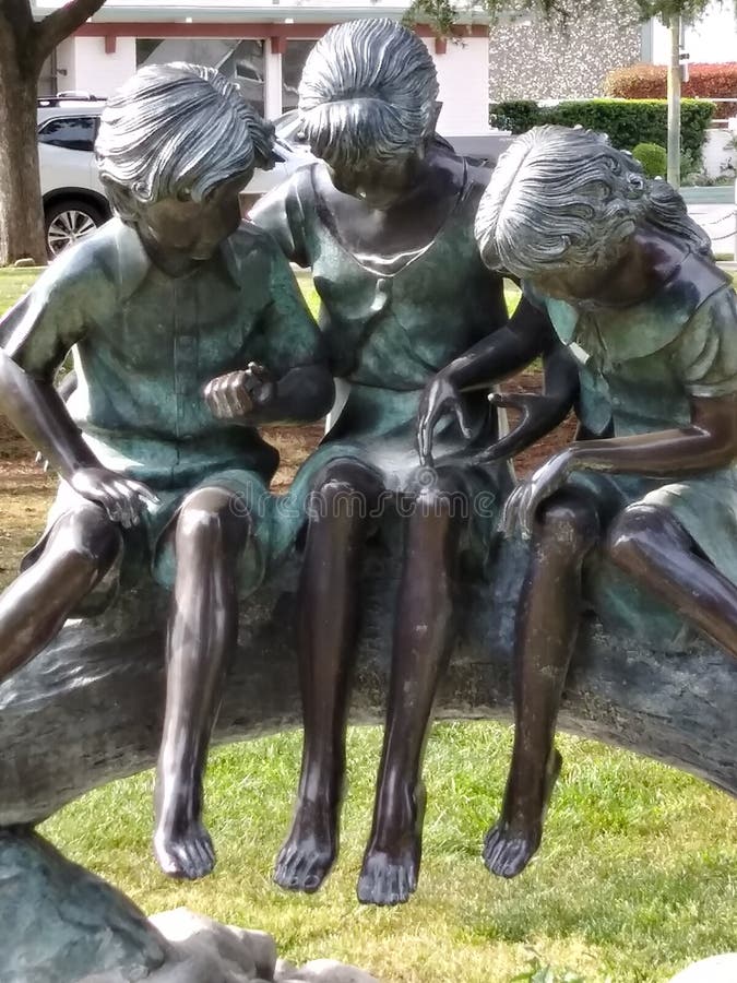 Statue of Children Reading. Stock Photo - Image of reading, park: 174279350