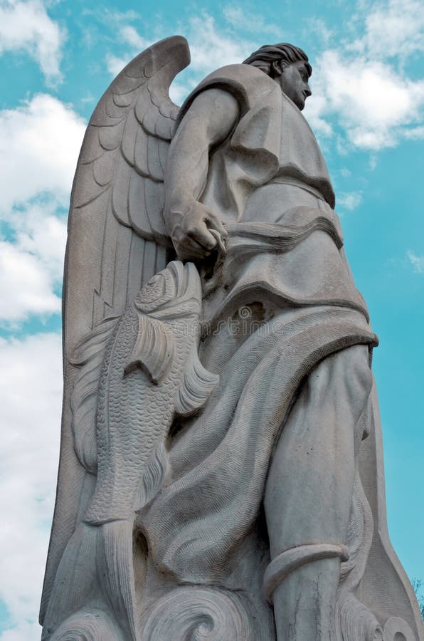 Statue D'Arkhangel Rafaël à Mexico Image stock - Image du chapelle ...