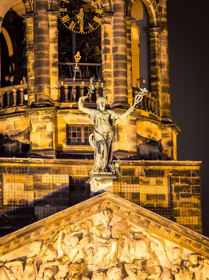 Statue dam square stock photo. Image of building, amsterdam - 91571188