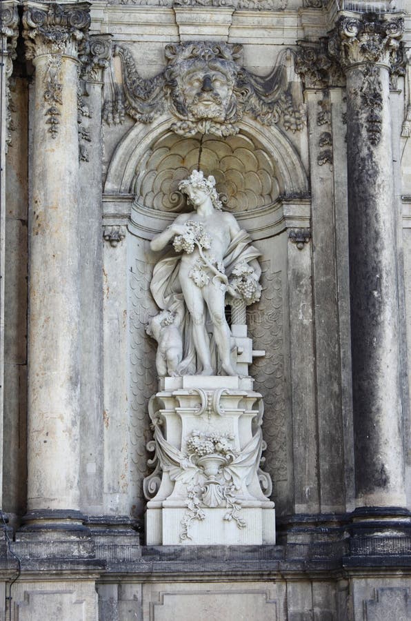 Statue De Bacchus Montant Un Lion Par La Ville Hall Stadshuset En K ...