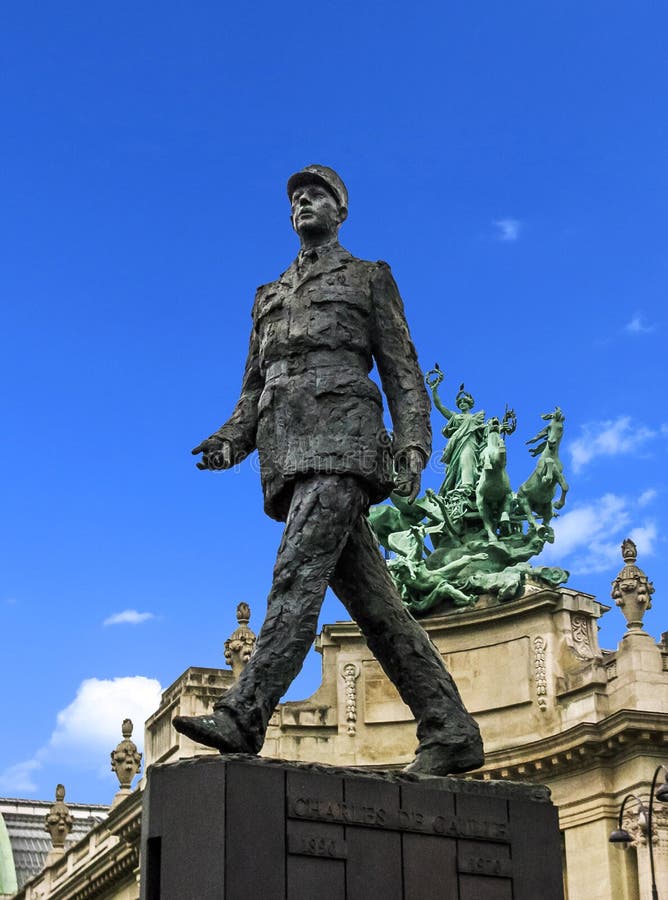 234 Photos de Statue De Charles De Gaulle - Photos de stock gratuites ...