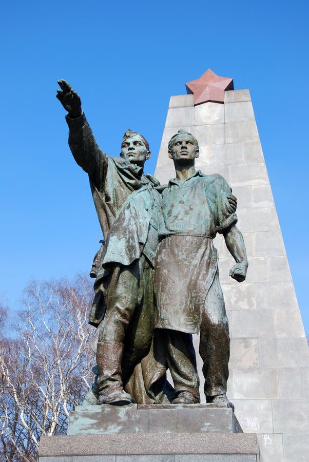 Statue de communisme image stock. Image du tombstone, socialisme - 8556651