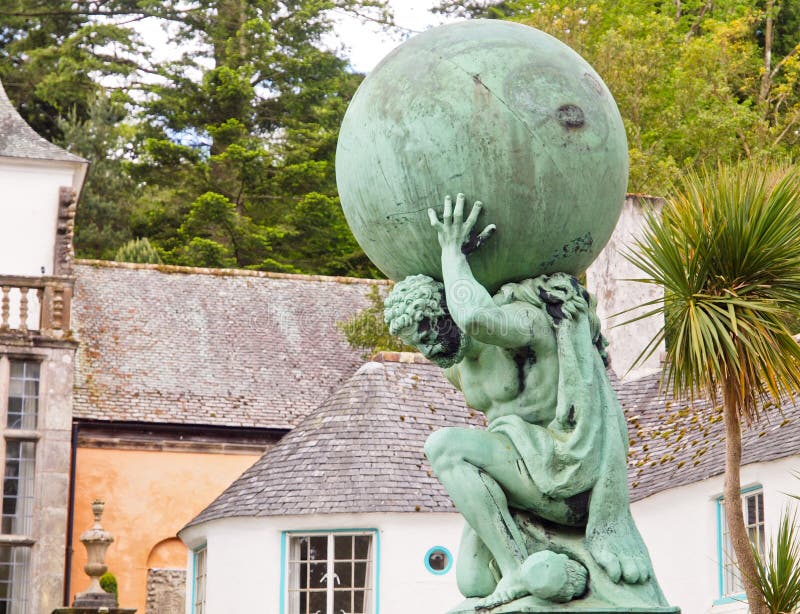 Statue De Dieu De Hercule Dans Portmeirion Image stock - Image du ...