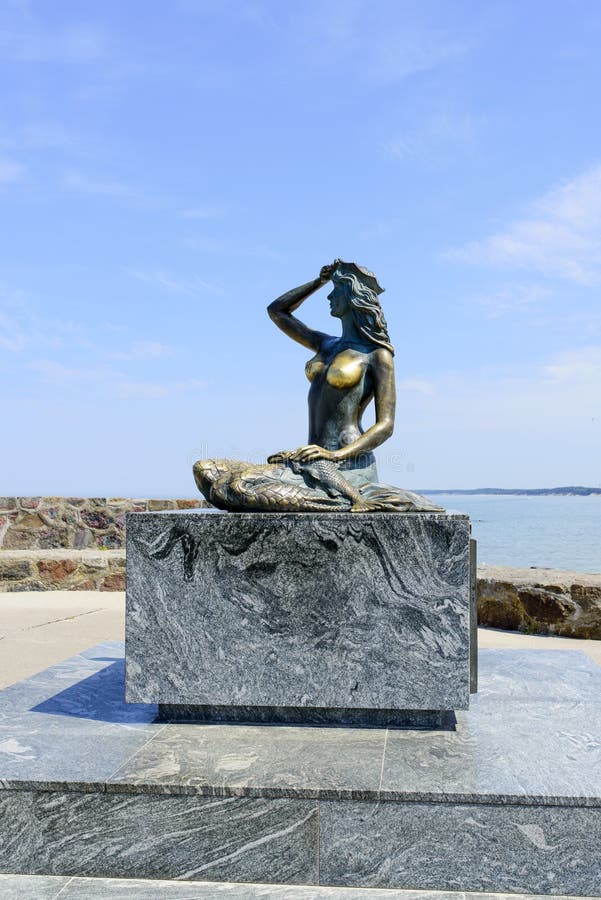 Statue De Symbole De Syrenka Des Sirènes De Varsovie à L'ancienne Place ...