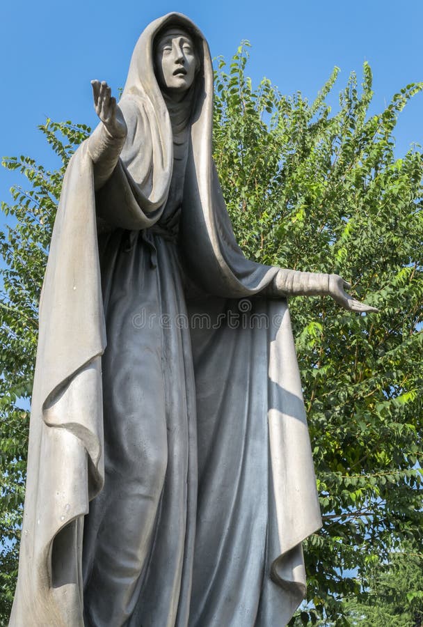 Statue de Vierge Marie image stock. Image du biblique - 63902173