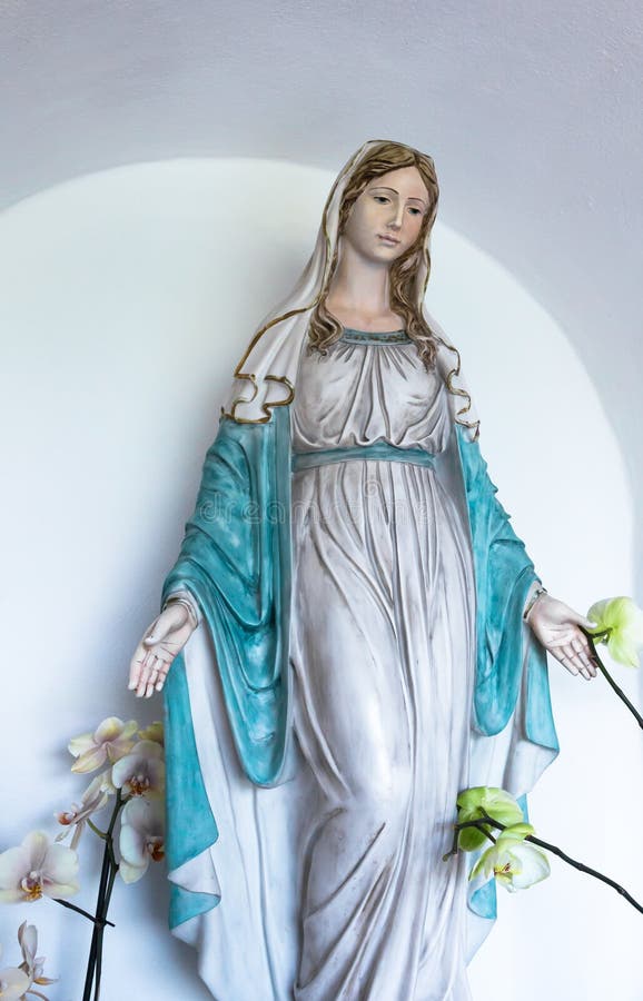Statue de Vierge Marie image stock. Image du culture - 76525353