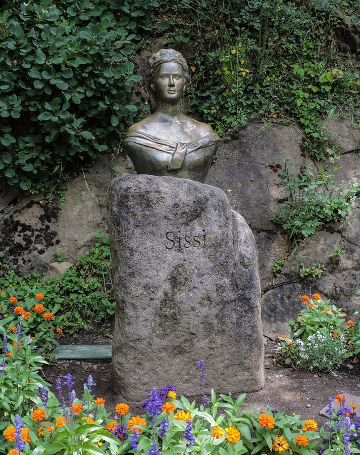 Sisi Statue Elisabeth Von Bayern in Budapest Redaktionelles Bild - Bild ...