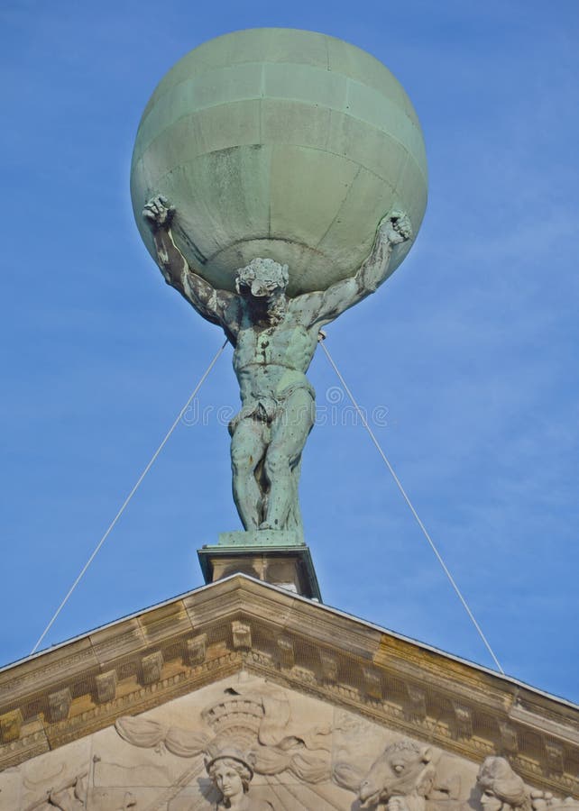 Statue des Atlasses redaktionelles stockbild. Bild von fassade - 75546154