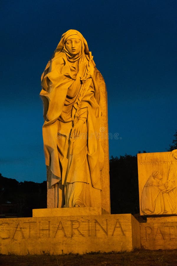 Statue Des Heiligen Catherine Von Siena, Rom Stockfoto - Bild von ...