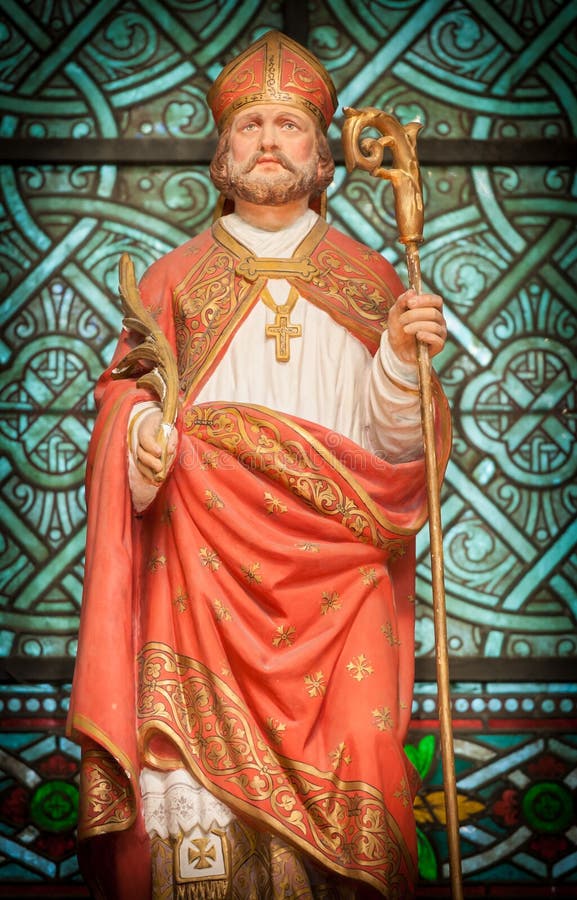 Statue Des Katholischen Priesters Der Nizza Kathedrale. Stockbild ...