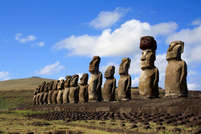 Statue Di Moai, Isola Di Pasqua, Cile Immagine Stock - Immagine di età ...