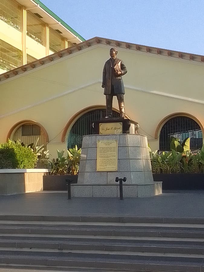 Statue of Dr.Jose P editorial stock image. Image of drjose - 319340619