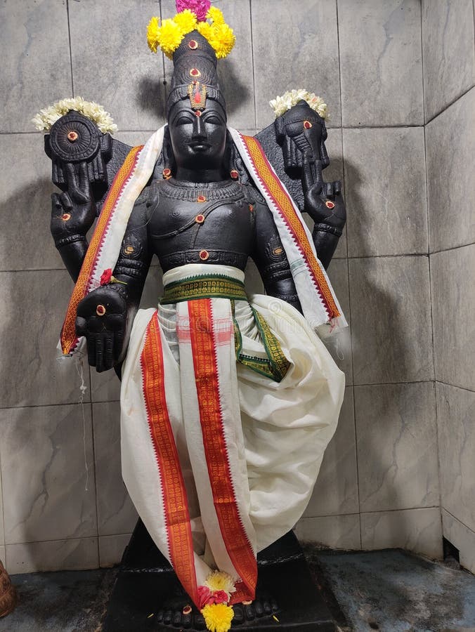 Statue du perumal image stock. Image du dieu, temple - 250909389