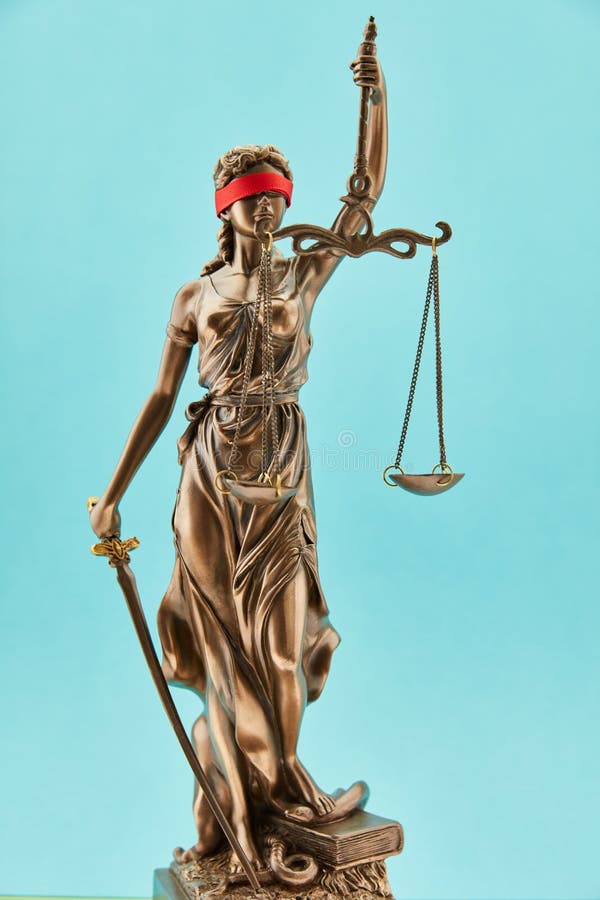 Statue En Bronze De Justitia Avec La Balance Pour La Justice Photo ...