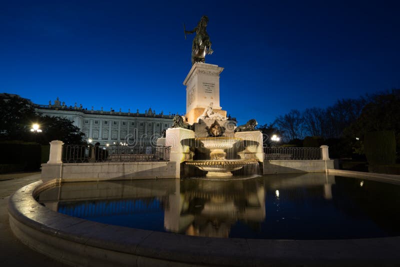 Statue of Felipe 4 by Night Stock Photo - Image of horse, statue: 67790038