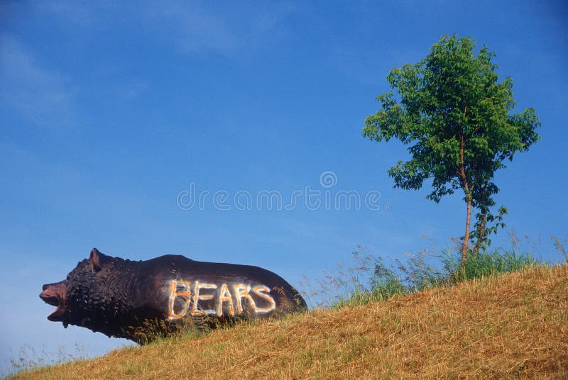 Statue of a Giant Grizzly Bear Stock Photo - Image of color, statue ...