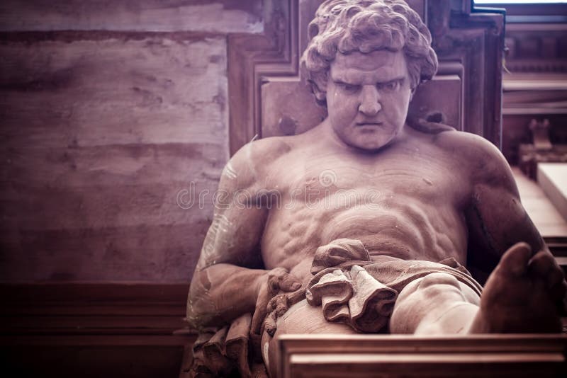 Statue Grecque De Dieu De Mythologie Photo stock - Image du marbre ...