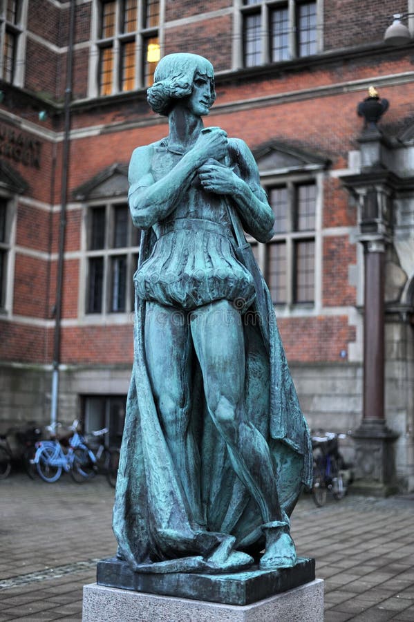 Statue of Hamlet, Railway Station, Helsingor Stock Photo - Image of ...
