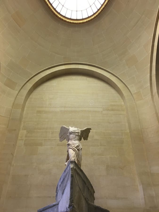 Louvre Museum editorial stock image. Image of louvre - 151809124