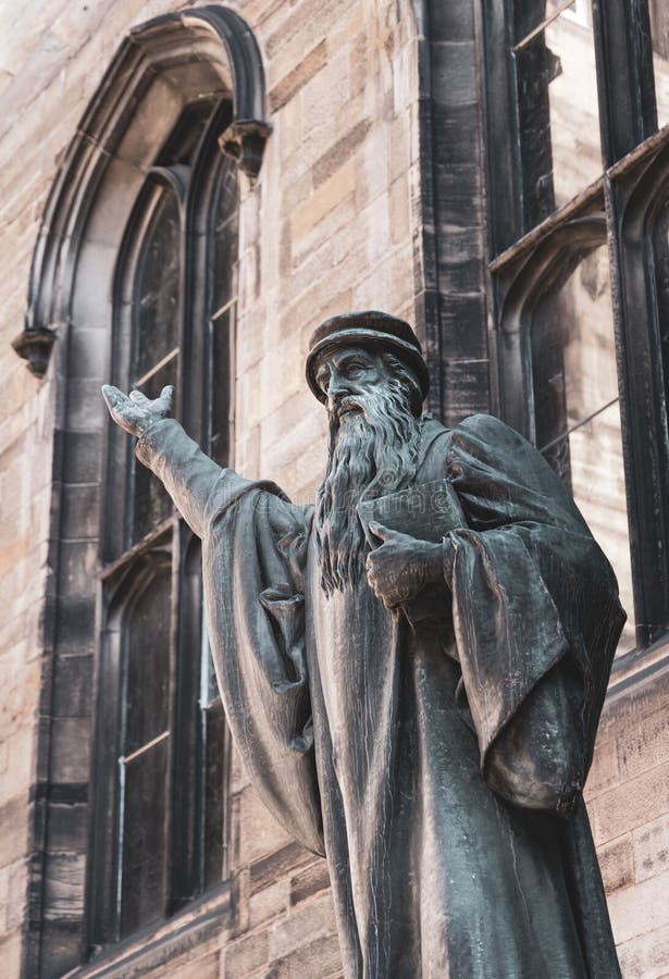 Statue Historical Figure Arched Windows Stock Photos - Free & Royalty ...