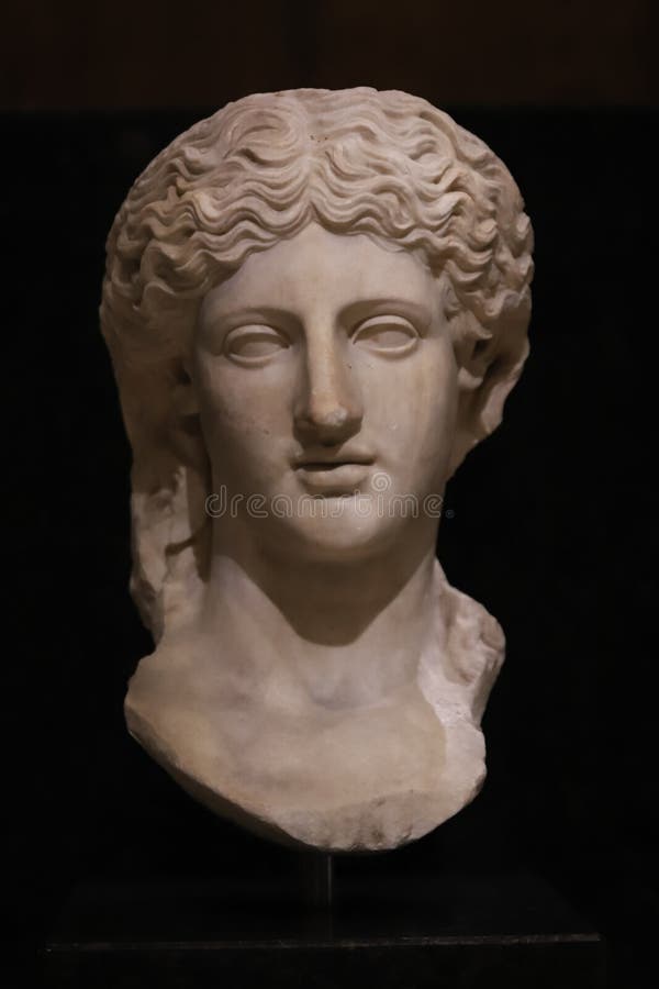 Statue in Istanbul Archaeological Museums, Istanbul, Turkey Editorial ...