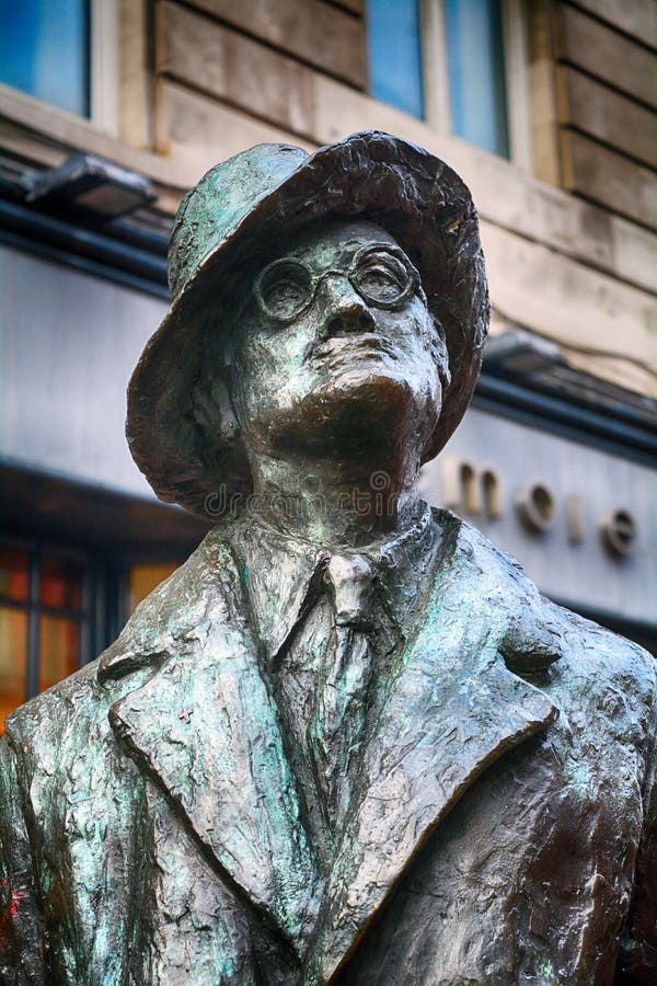 Statue of James Joyce, Dublin, Ireland Editorial Stock Image - Image of ...