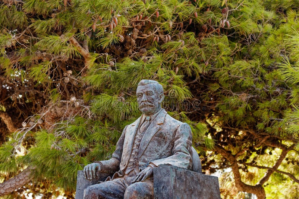 Statue of Joseph Howard in Vallatta Stock Photo - Image of valletta ...