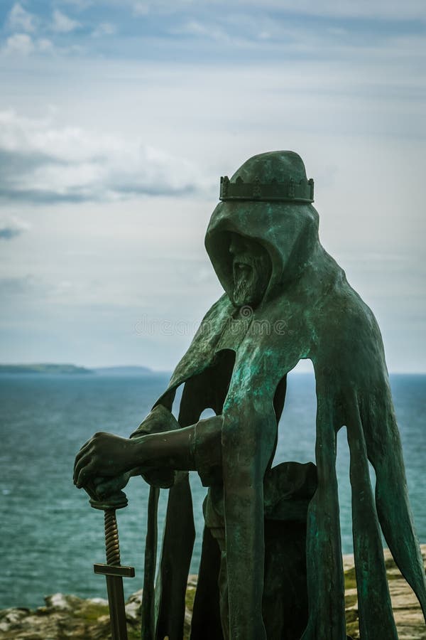 Statue Königs Arthur, Tintagel, Cornwall Redaktionelles Stockfoto ...