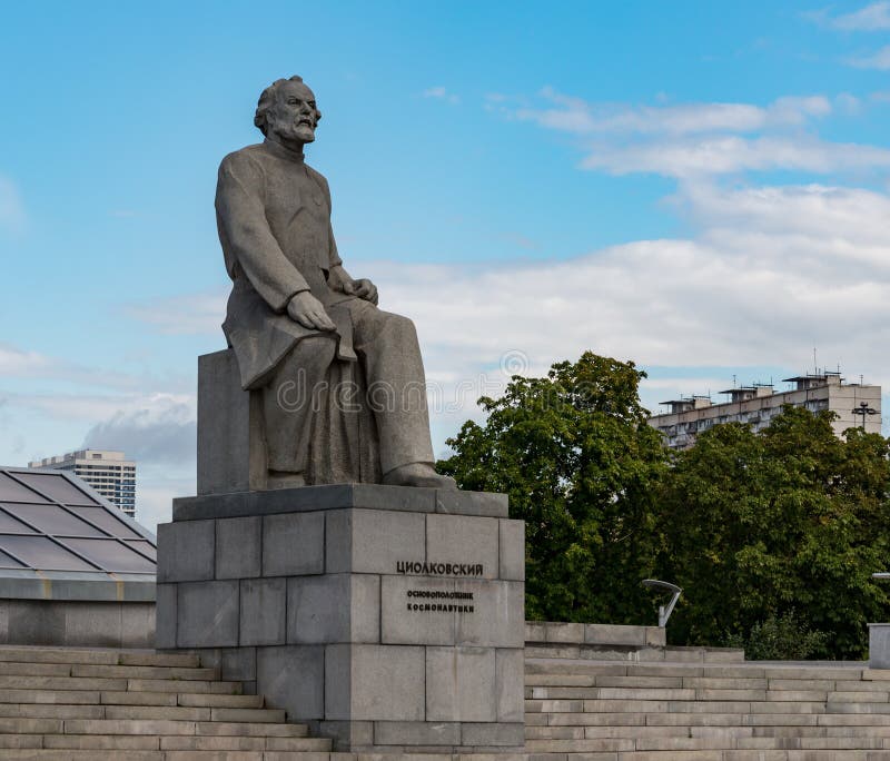 Statue of Konstantin Tsiolkovsky. Editorial Image - Image of memories ...