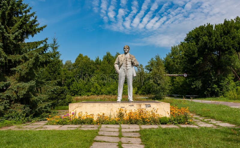 Statue of Lenin in Chernobyl Stock Image - Image of garden, chernobyl ...