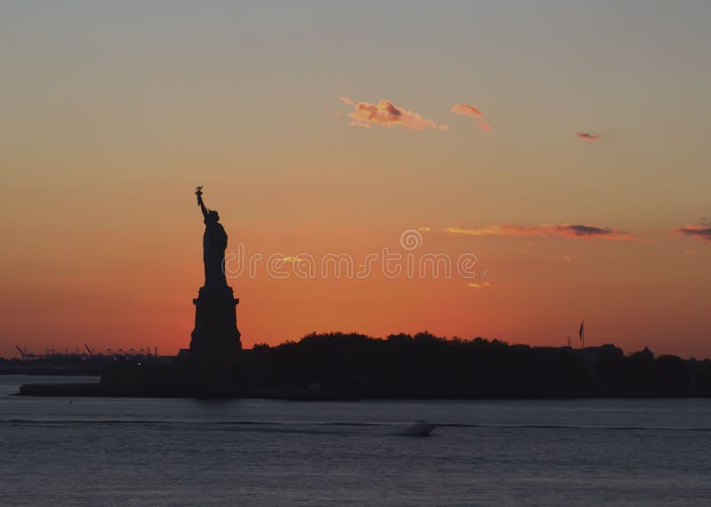 Statue of Liberty editorial photo. Image of enlightenment - 34213561