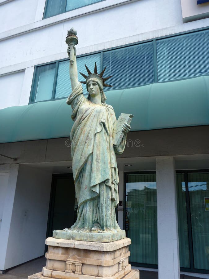 Statue of Liberty Replica editorial stock image. Image of scenic ...