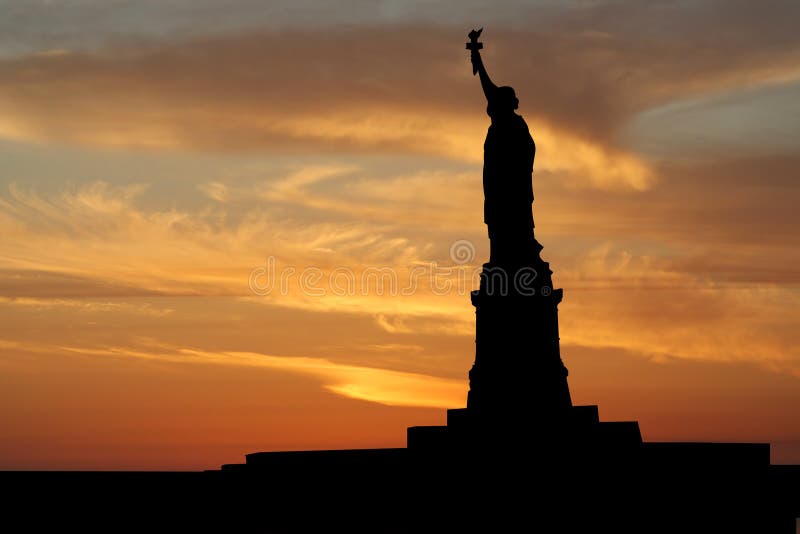 Statue of Liberty at Sunset Stock Illustration - Illustration of ...