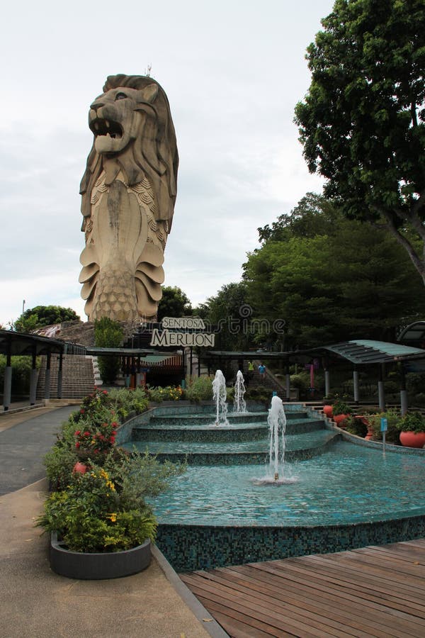 Statue of the Merlion - Sentosa Island - Singapore Editorial ...