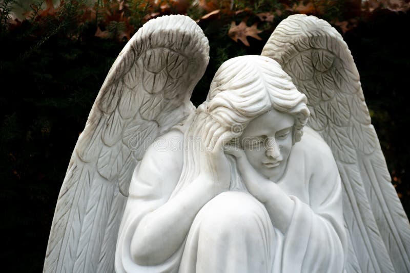 Statue of a mourning angel stock image. Image of graveyard - 168984545
