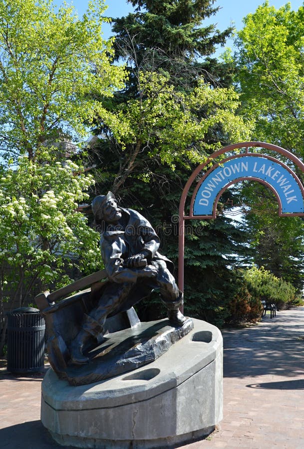 Statue in Park in the Town Duluth, Minnesota Editorial Photography ...