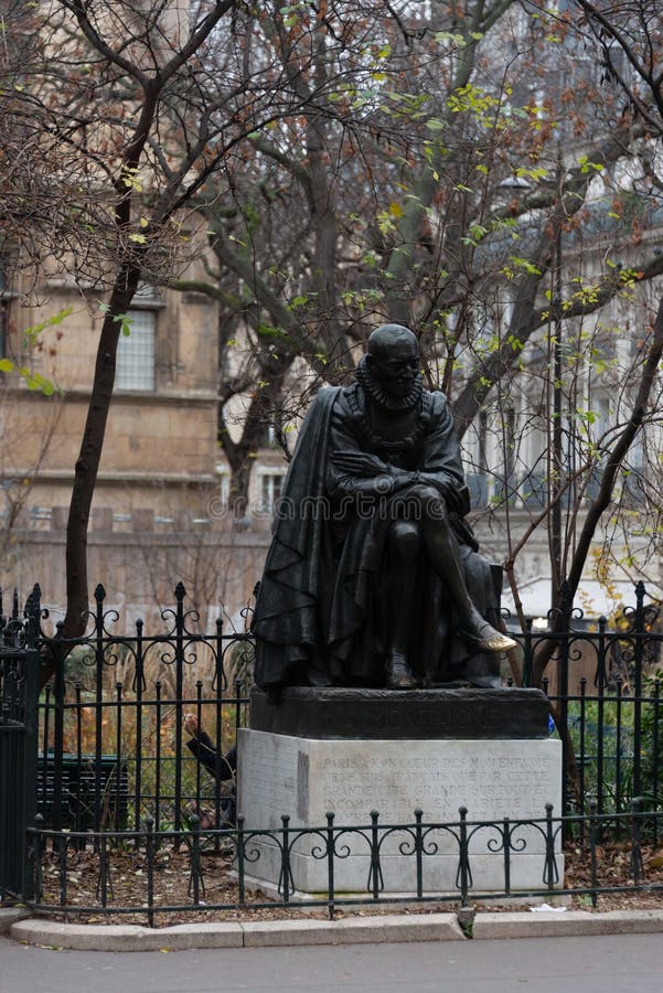 Statue of the Person in the Park Editorial Photo - Image of park ...