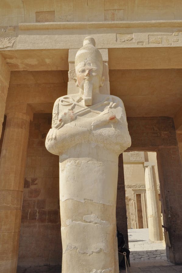 Statue in pharaoh temple stock image. Image of building - 15799611