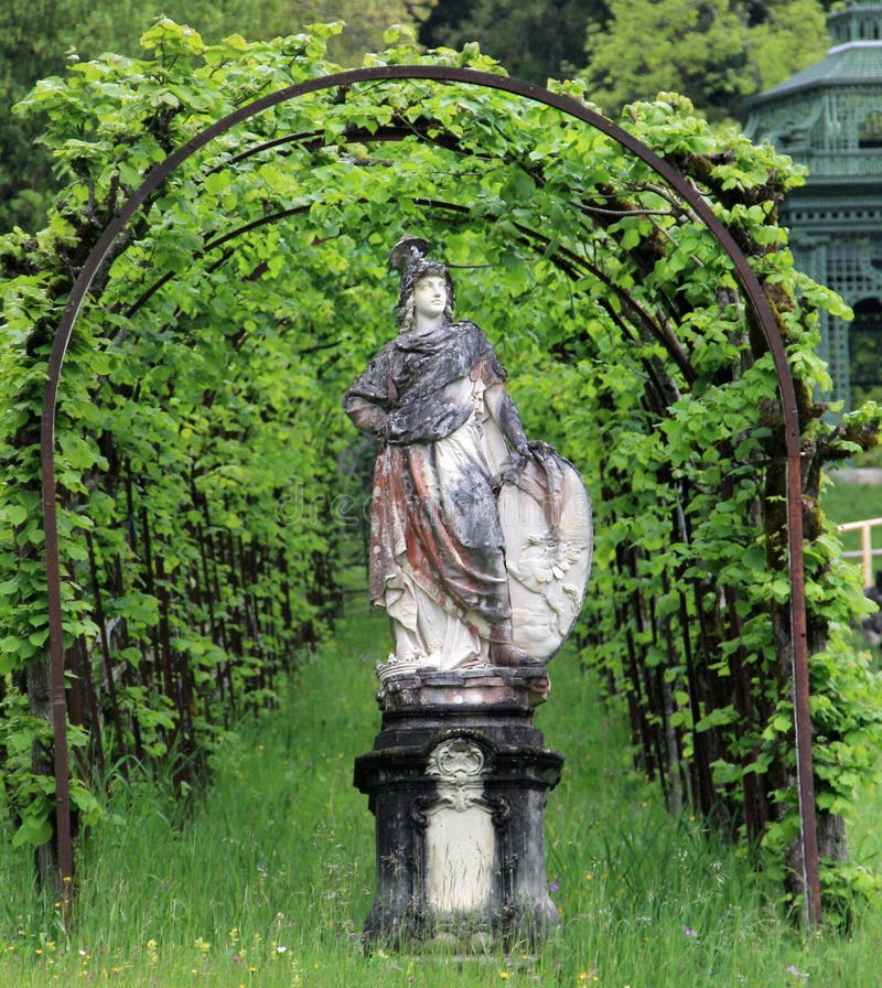 Statue and plant arch stock image. Image of statue, historical - 88434177