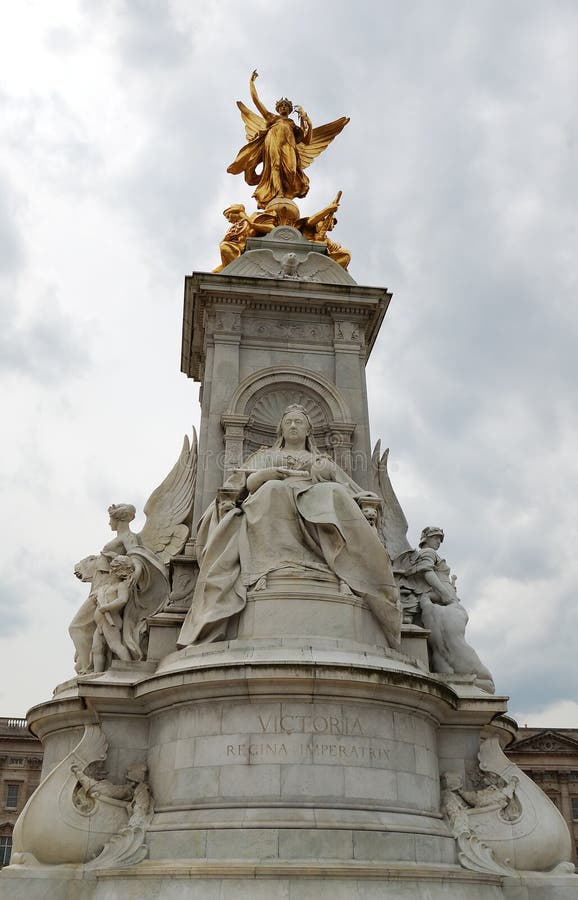 Statue of Queen Victoria stock image. Image of palace - 5563887