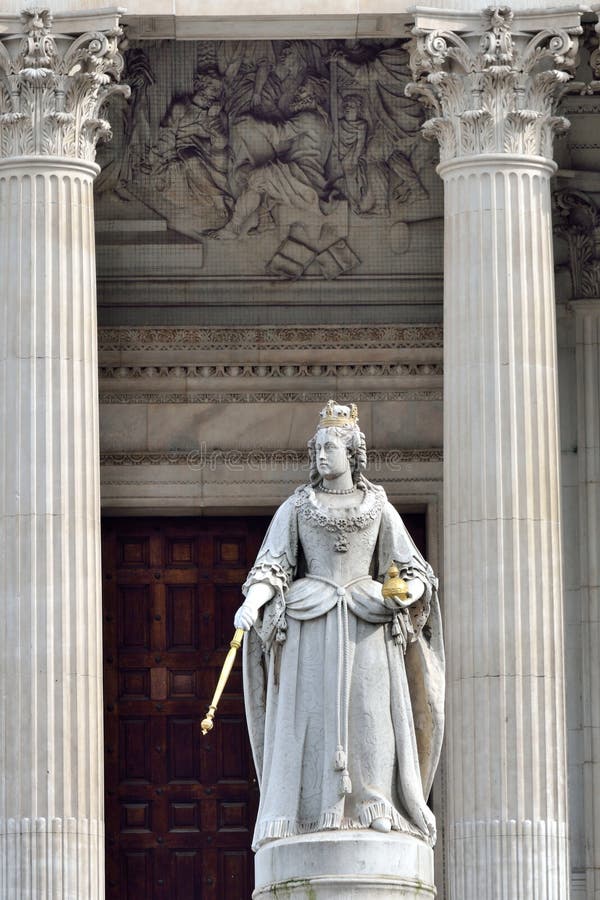 Detail of Queen Victoria Statue in Front of Hull City Hall Stock Image ...