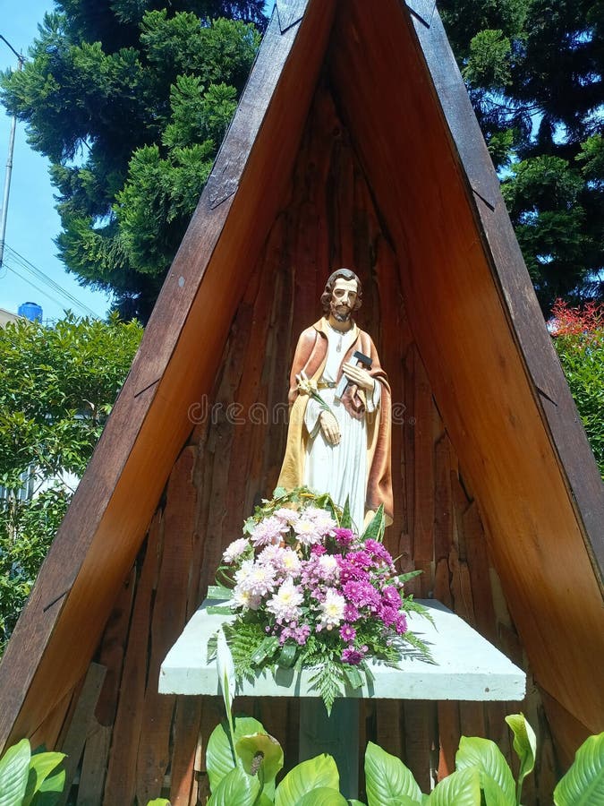 Statue at Religious Building Stock Photo - Image of plant, tree: 320641170