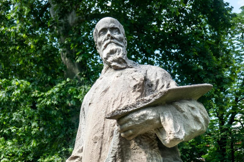 Statue of a Renowned Man in Milan, Italy Editorial Photo - Image of ...