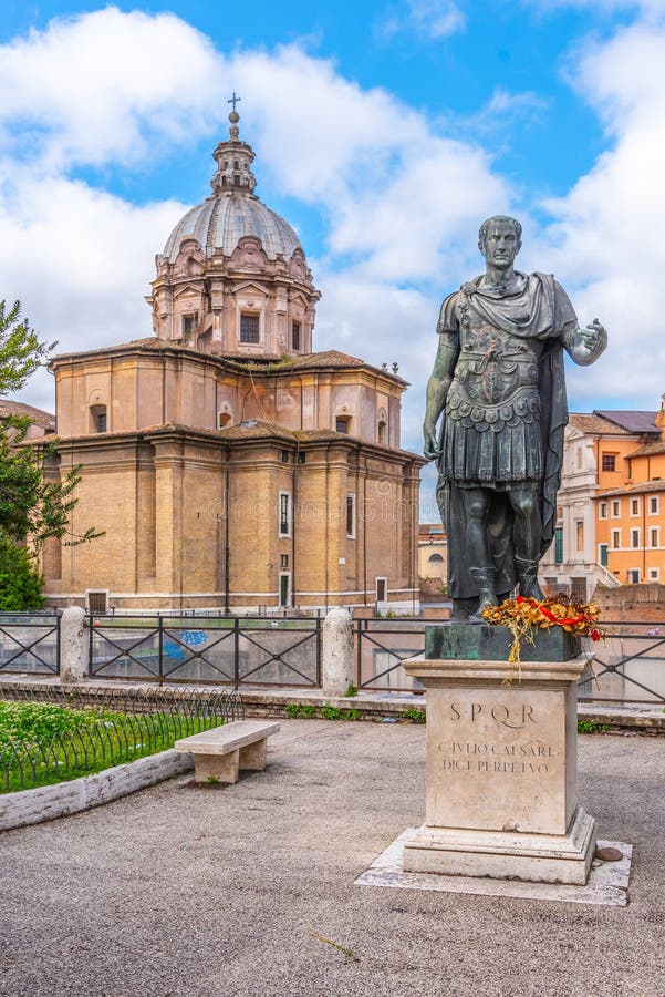 Statue of Roman Emperor Julius Caesar at Roman Forum, Rome, Italy Stock ...